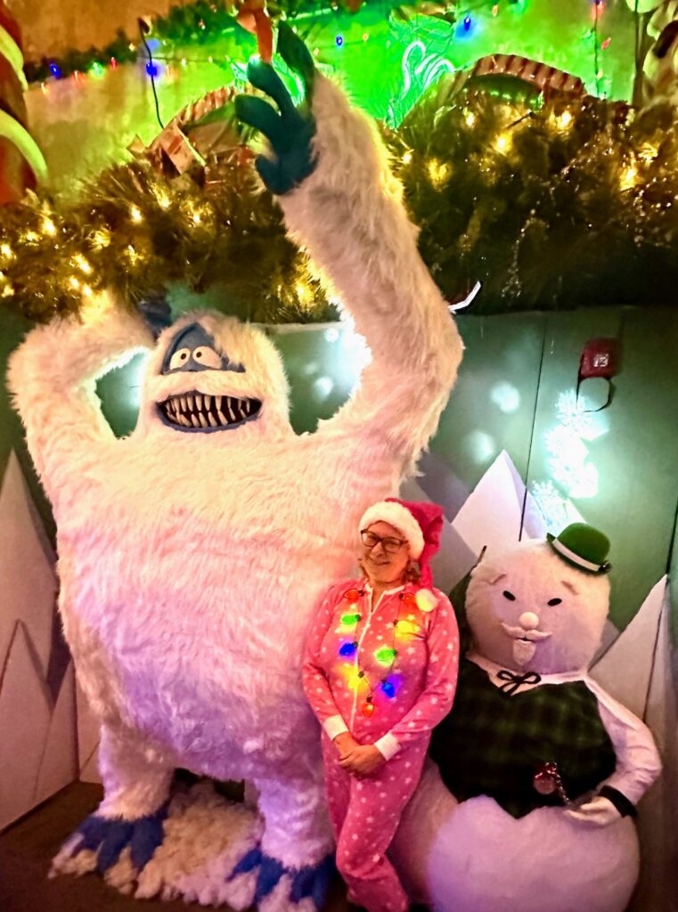Christmas Pop-up Bar Tinsel Brings Season’s Gleam to Philadelphia ...